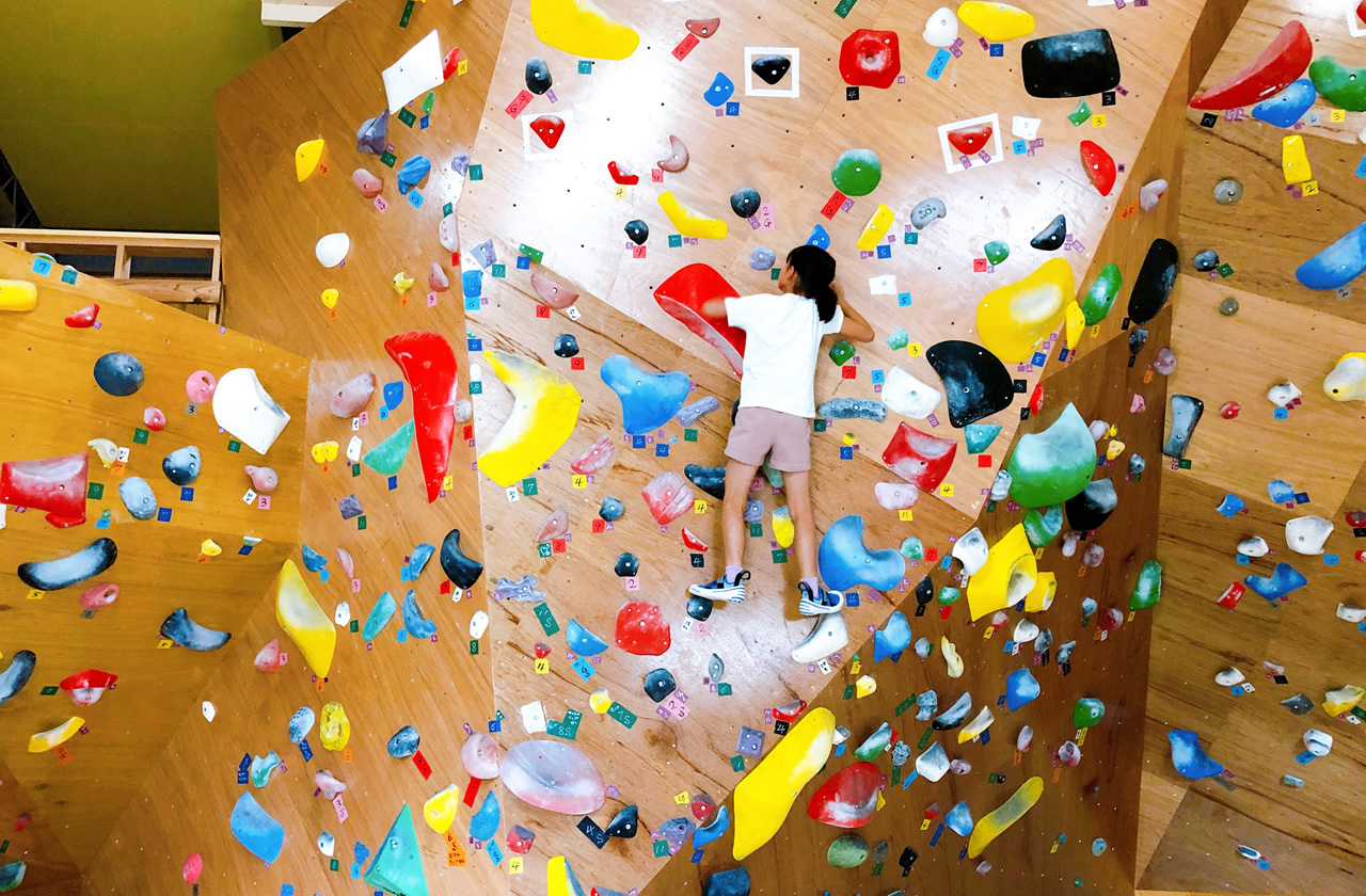 豊岡市栃江にオープンしたボルダリング施設「Boulder plus ボルダープラス」に行ってきたよ！ | オカダマ